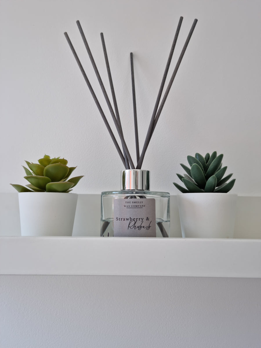 Reed Diffuser Strawberry & Rhubarb | The Smelly Wax Company – The ...